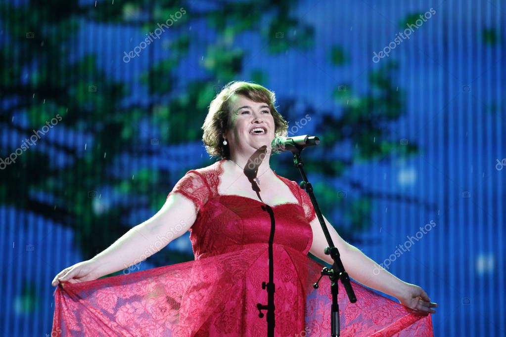 La cantante de talentos británica Susan Boyle se presenta durante la ...