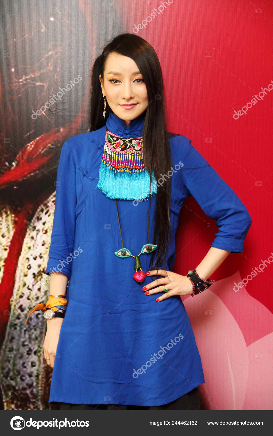 Chinese Singer Dingding Attends Press Conference Her Concert Shanghai ...