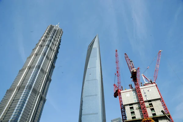 Chinese Construction Workers Concrete Foundation Shanghai Tower Next ...