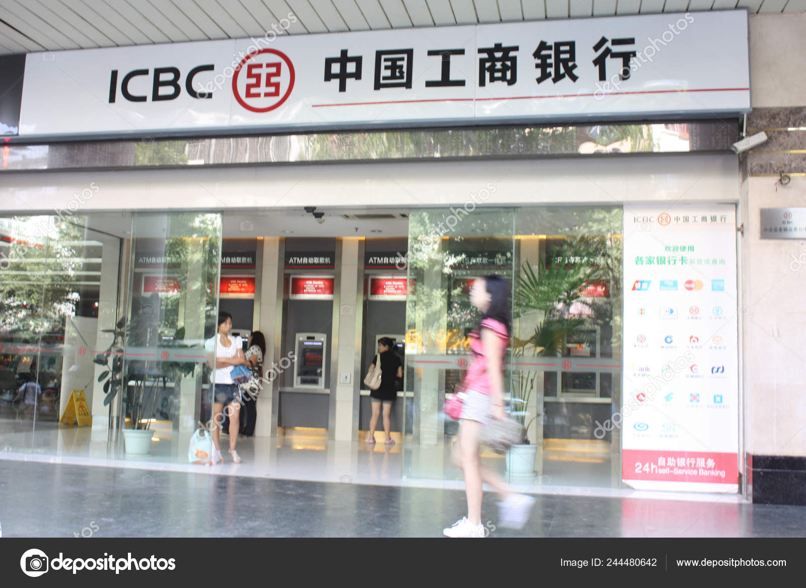 People Seen Branch Industrial Commercial Bank China Icbc Wanzhou ...