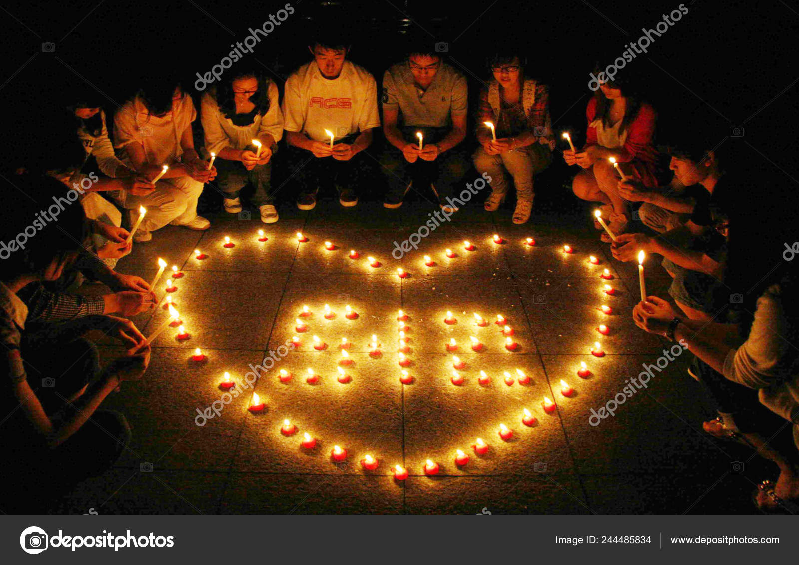 Students Surround Candles Shape Heart Signs May Mourn Victims Sichuan ...