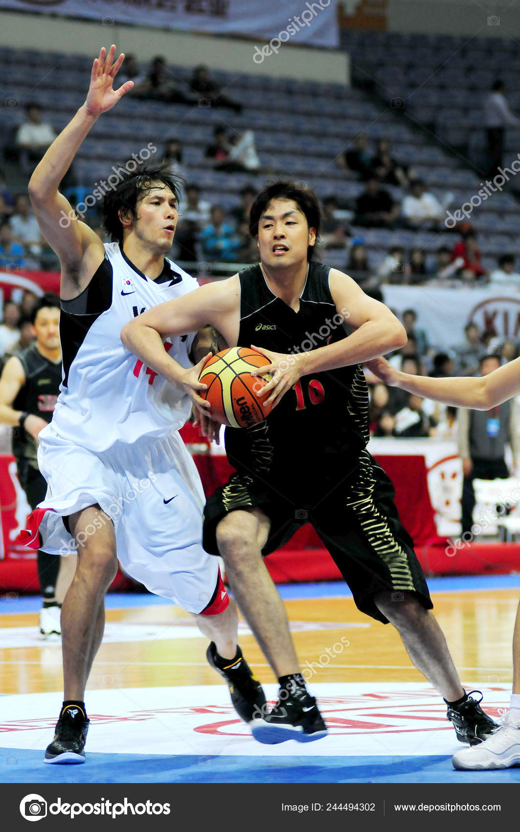 Lee Seung Jun South Korea Left Challenges Kosuke Takeuchi Japan – Stock ...