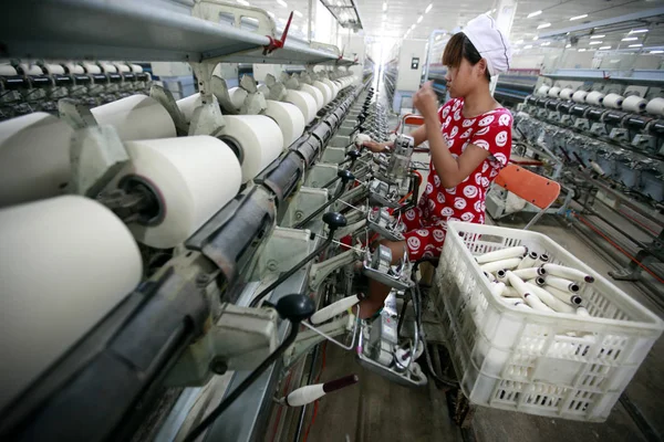 Female Chinese Worker Handles Production Yarn Spinning Machine Textile Factory – Stock Editorial ...