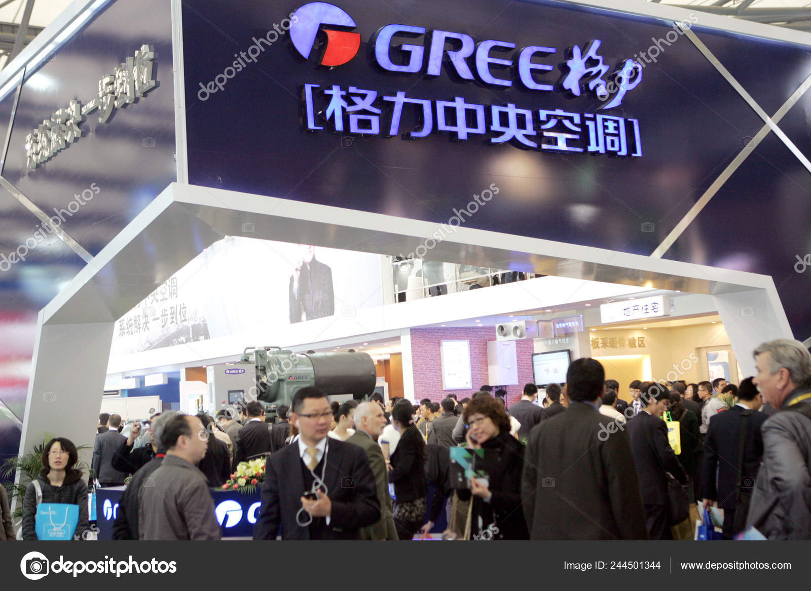 Visitors Crowd Booth Gree Exhibition Shanghai China April 2011 – Stock ...