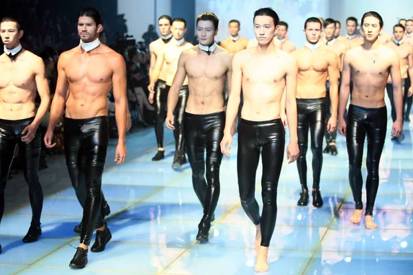 Male runway Stock Photos, Royalty Free Male runway Images | Depositphotos