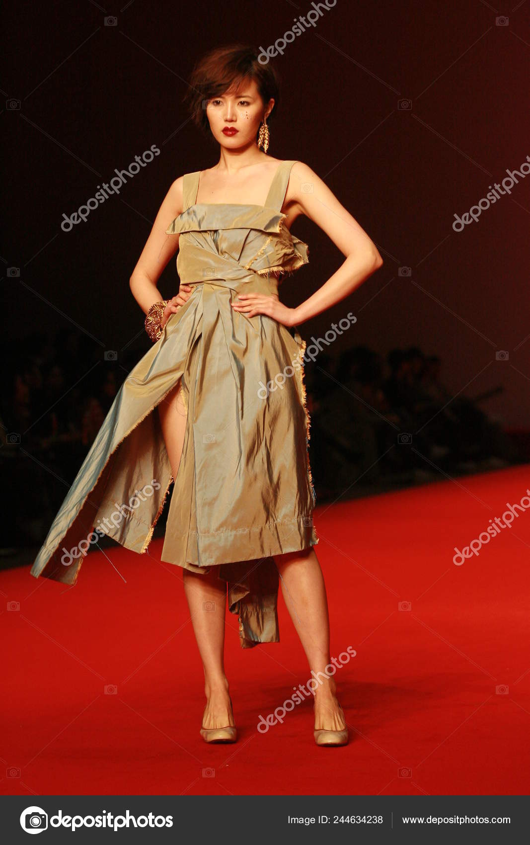 Model Parades Creation British Fashion Designer Vivienne Westwood Hong Kong — Stock Editorial ...