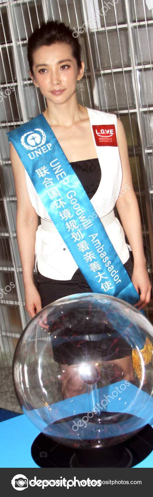 Atriz Chinesa Bingbing Vista Durante Sua Inauguração Como Embaixadora ...