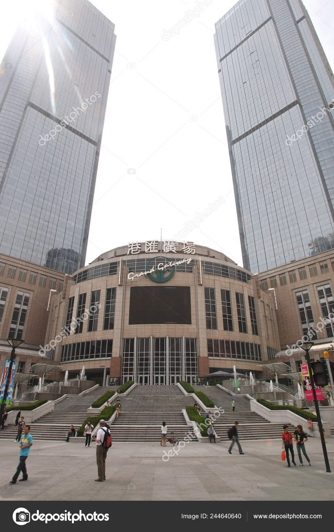 Pedestrians Walk Grand Gateway Shanghai China May 2011 – Stock ...