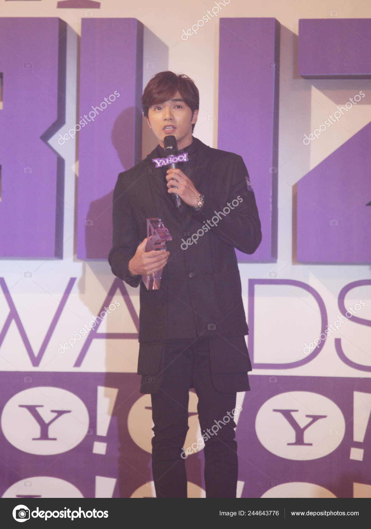 Ator Taiwanês Joseph Cheng Retratado Durante Uma Cerimônia Premiação ...