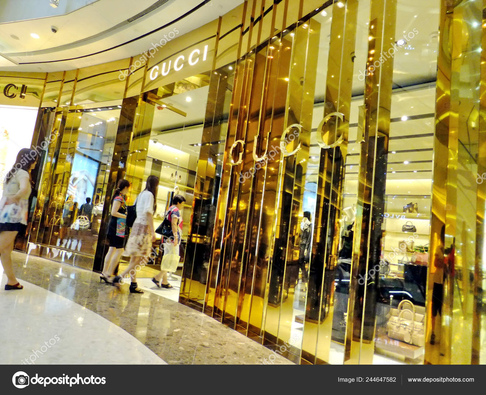 Customers Walk Gucci Store Shanghai China July 2011 – Stock Editorial ...
