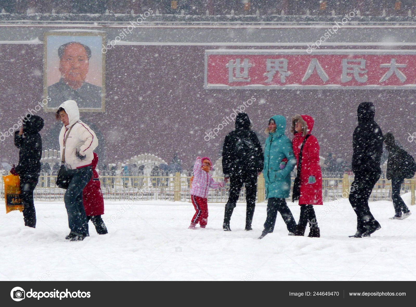 Chinese Tourists Visit Snow Covered Tiananmen Square Heavy Snow Beijing ...