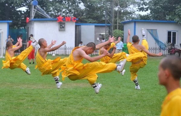 Les moines de shaolin images libres de droit, photos de Les moines de ...