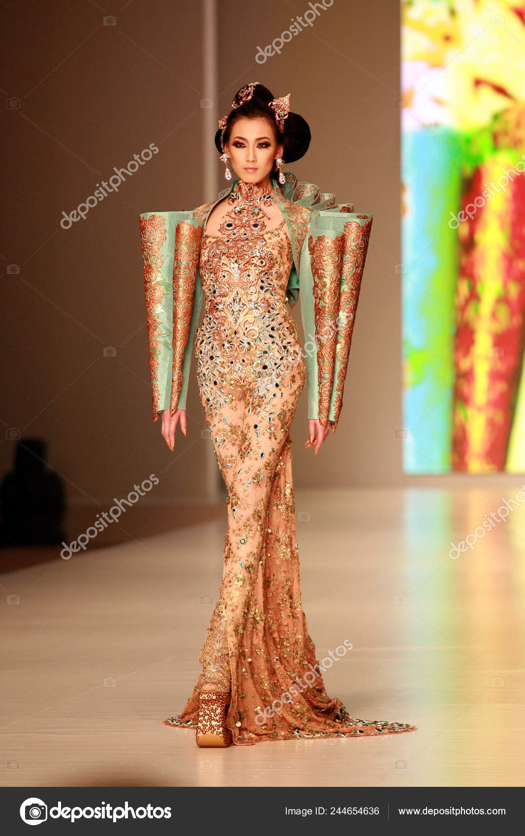 Model Parades Show Creation Chinese Fashion Desinger Guo Pei Hong ...