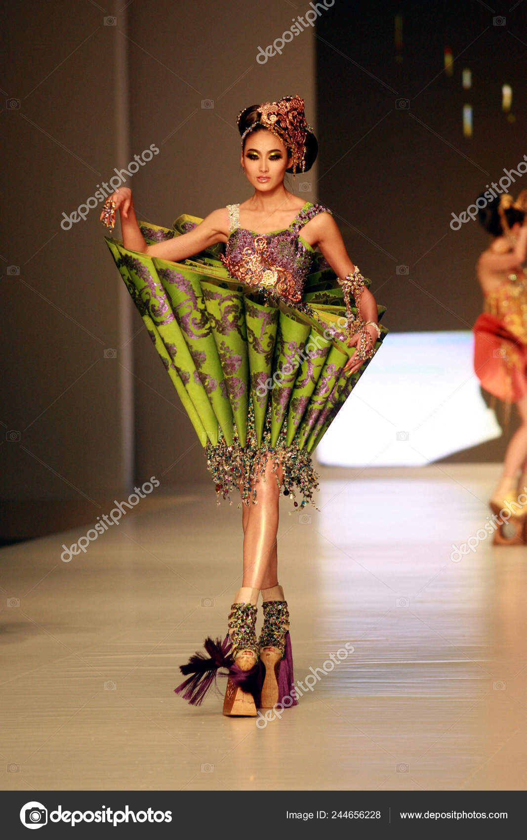 Model Parades Show Creation Chinese Fashion Desinger Guo Pei Hong ...