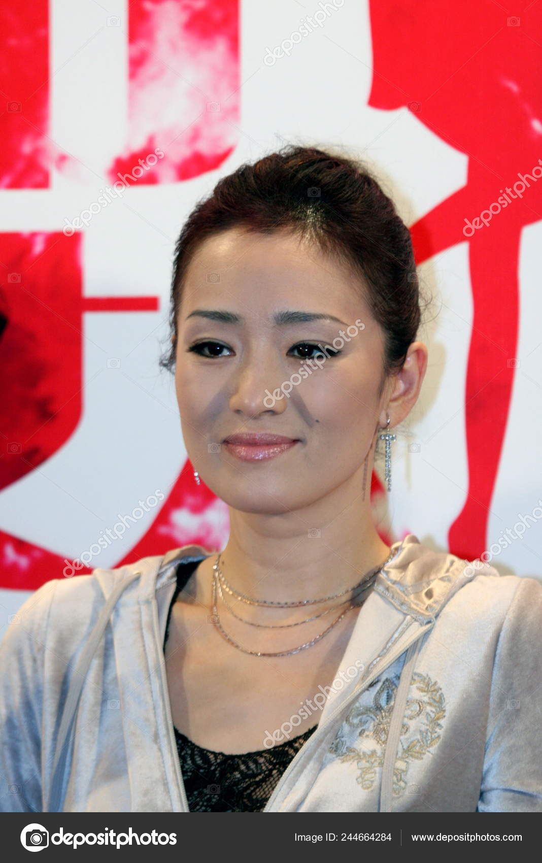 Gong Li's Instagram, Twitter & Facebook on IDCrawl