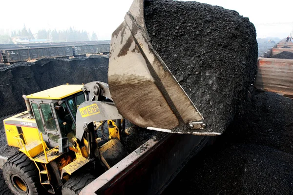 Coal loading Stock Photos, Royalty Free Coal loading Images | Depositphotos