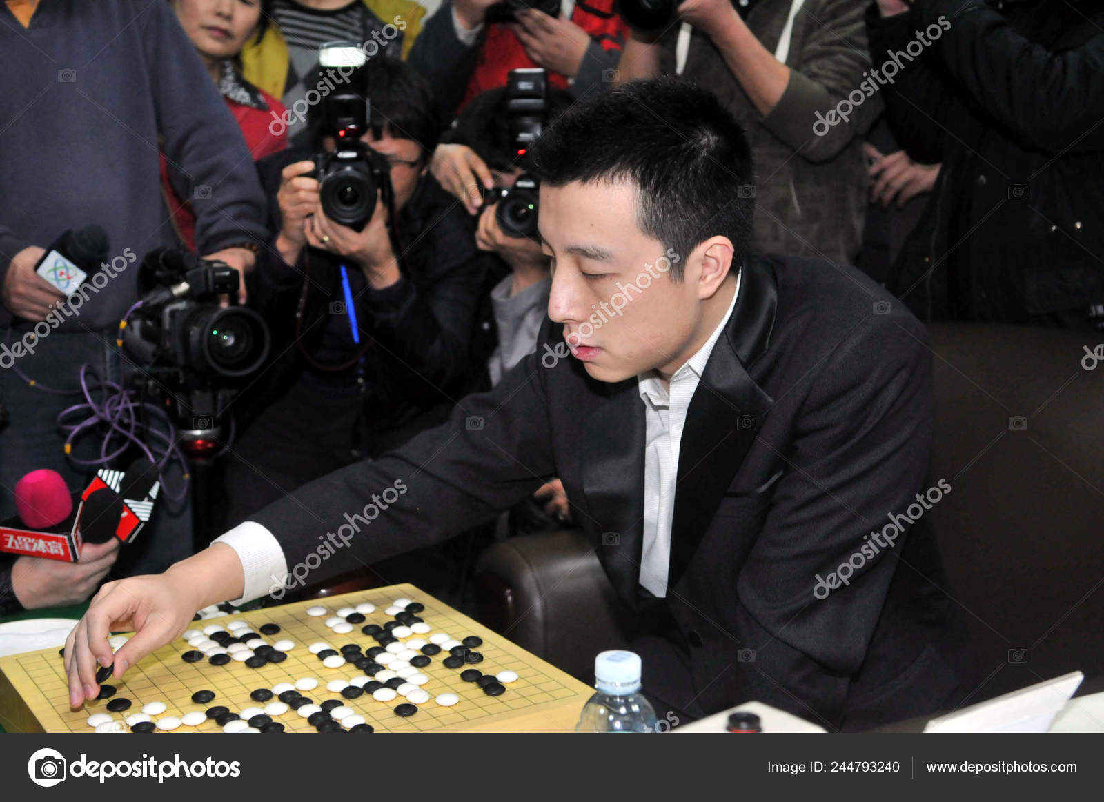 Ajedrecista Chino Dan Compite Contra Ajedrecista Surcoreano Lee Chang ...