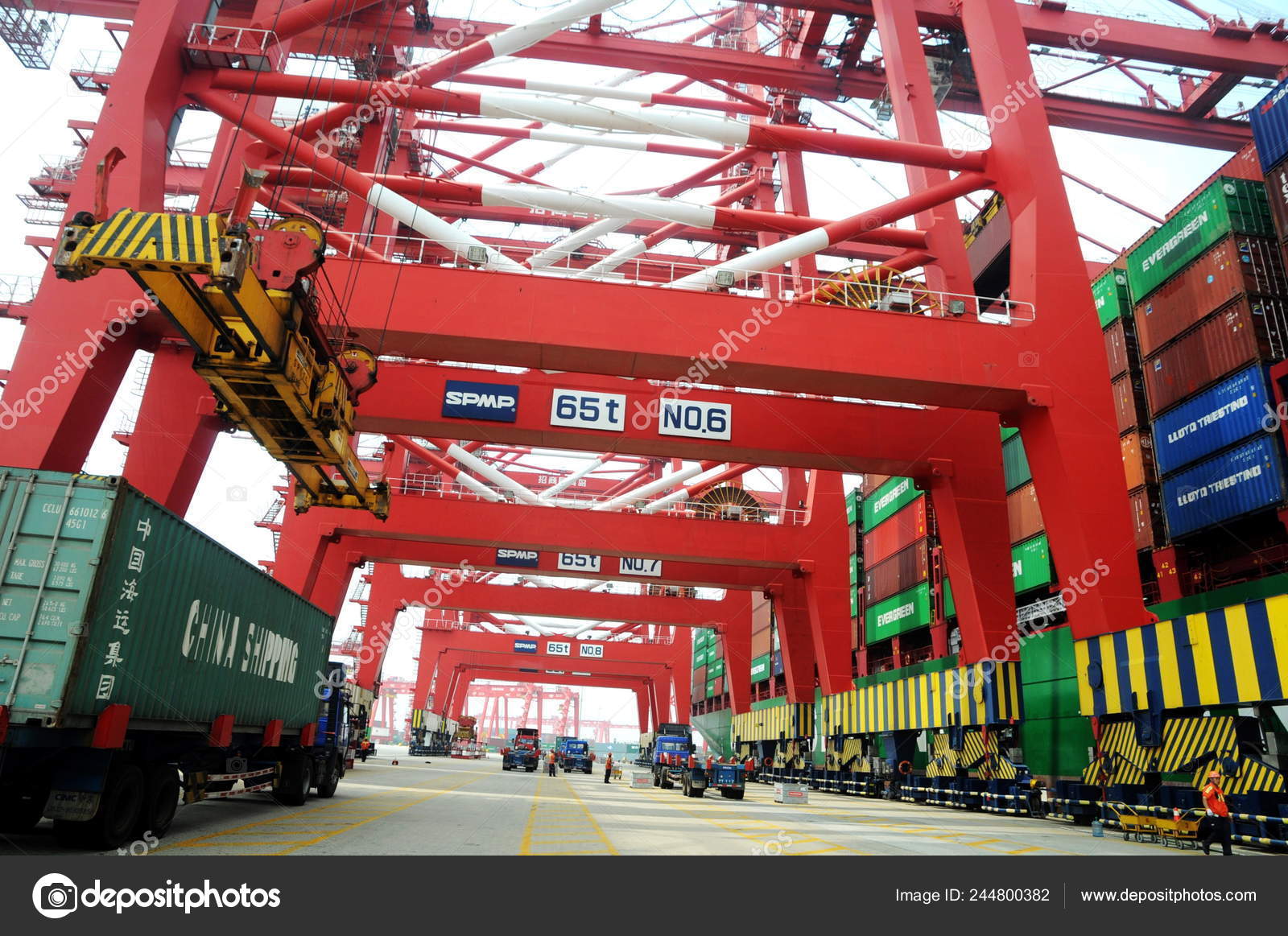 Cranes Load Trucks Containers Port Qingdao City East Chinas Shandong ...