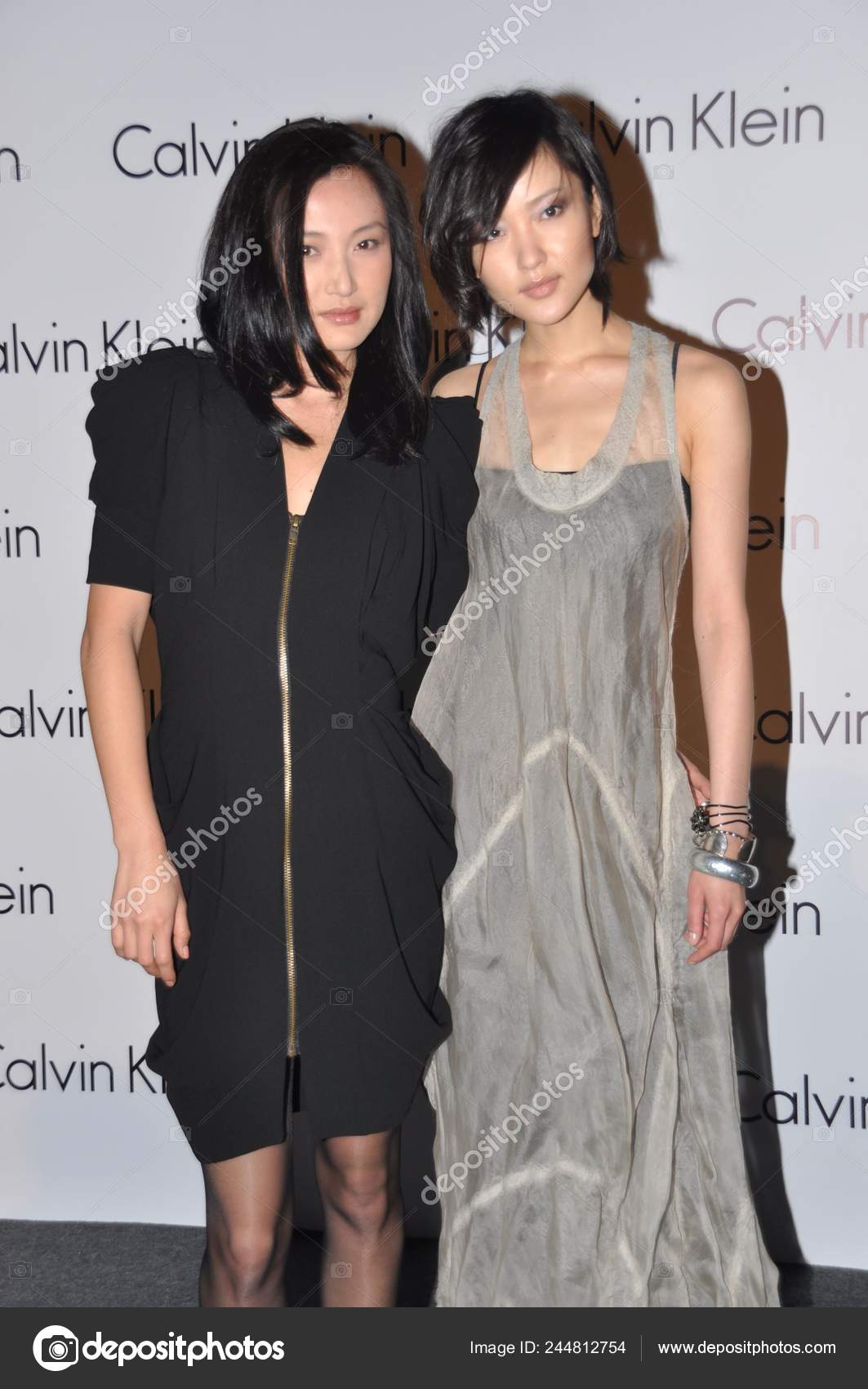 Chinese Supermodels Juan Zhao Jun Pose Photos Gala Shanghai China ...