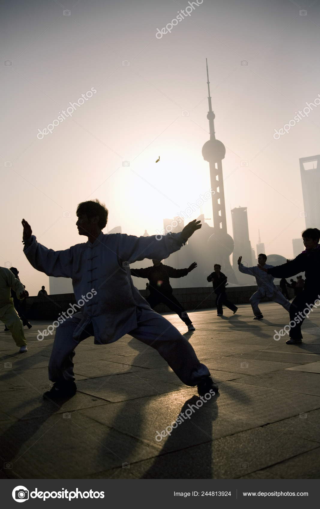 Man Practises Tai Chi Taiji Tai Chi Shadow Boxing Bund — Stock ...