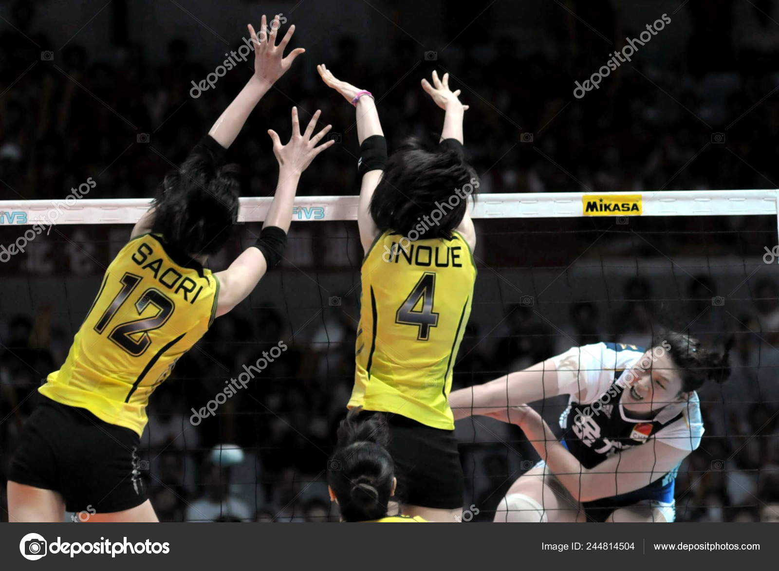 Saori Kimura Left Kaori Inoue Center Japan Try Block Spike — Stock ...