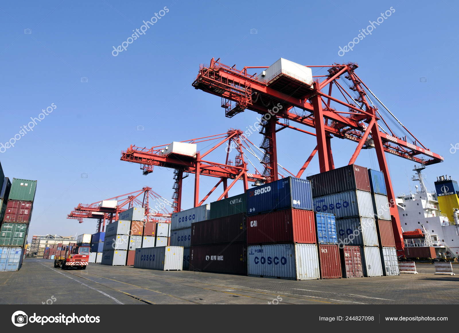 Cosco Containers Cranes Seen Terminal Rizhao Port Rizhao East Chinas ...