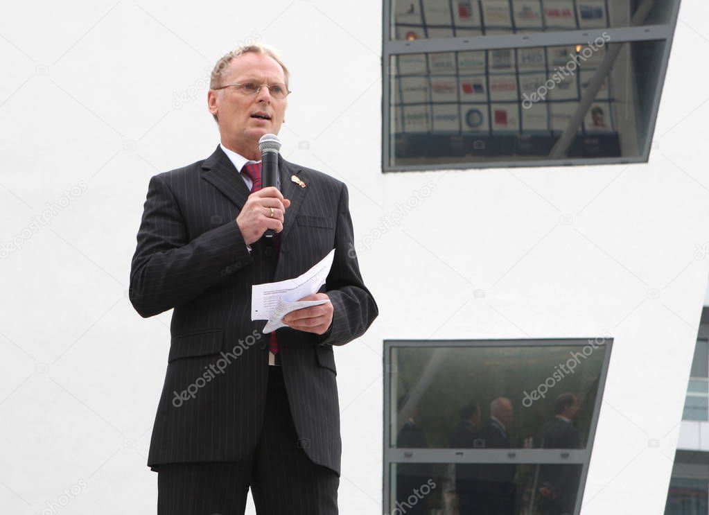 Dr.-Ing. Hans-Peter Leimer, Jefe del Pabellón de Innovaciones, habla ...