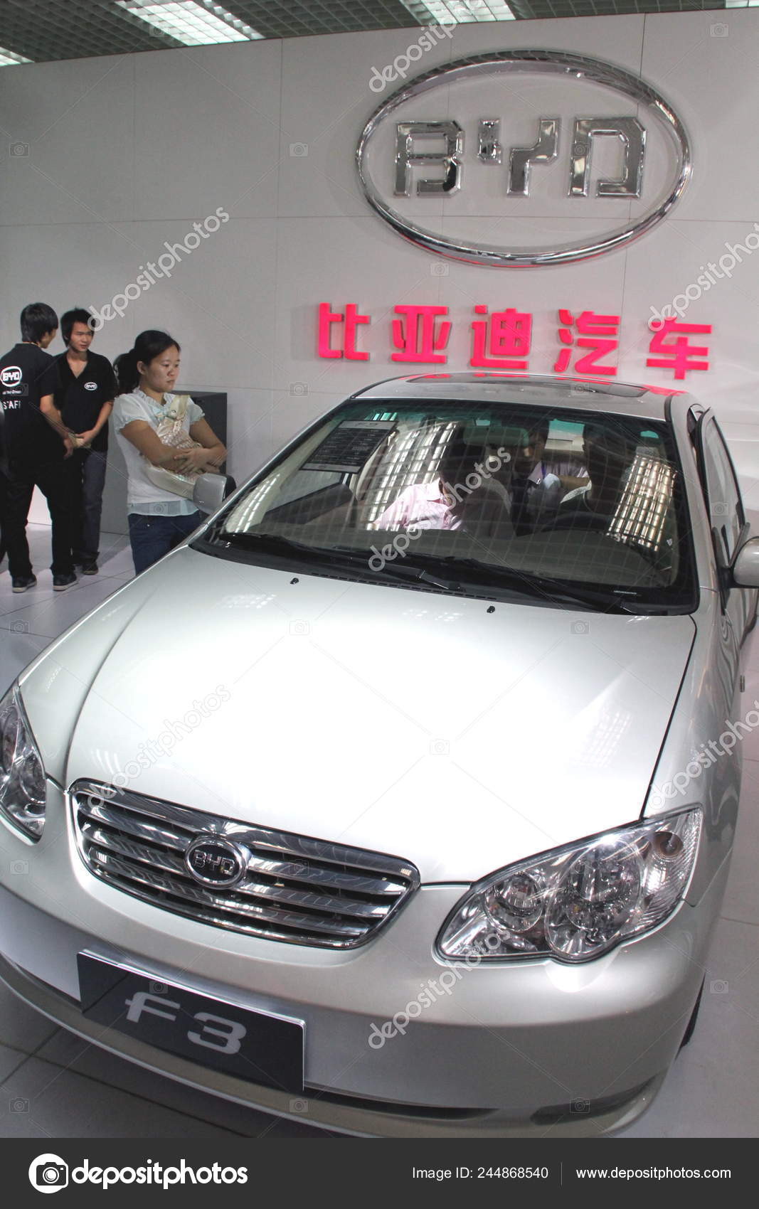 Chinese Visitors Tries Byd Auto Show Haikou South Chinas Hainan — Stock ...