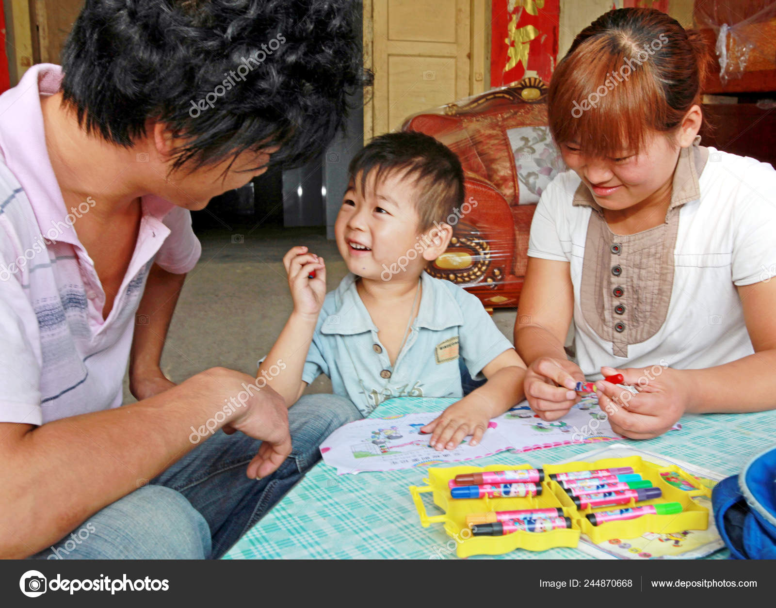 Chinese Family Three Make Paintings Home Shangguan Village Shangguan ...