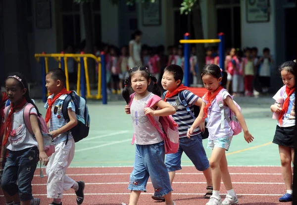 Chinese school kids Stock Photos, Royalty Free Chinese school kids ...