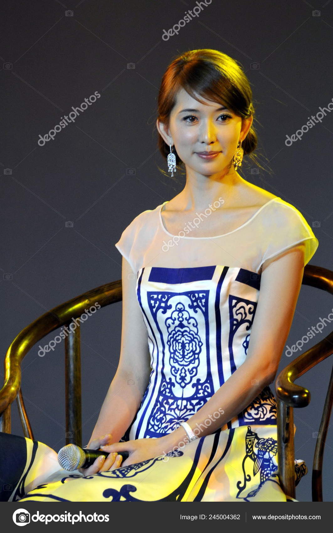 Taiwanese Model Actress Lin Chiling Poses Premiere Movie Red Cliff ...