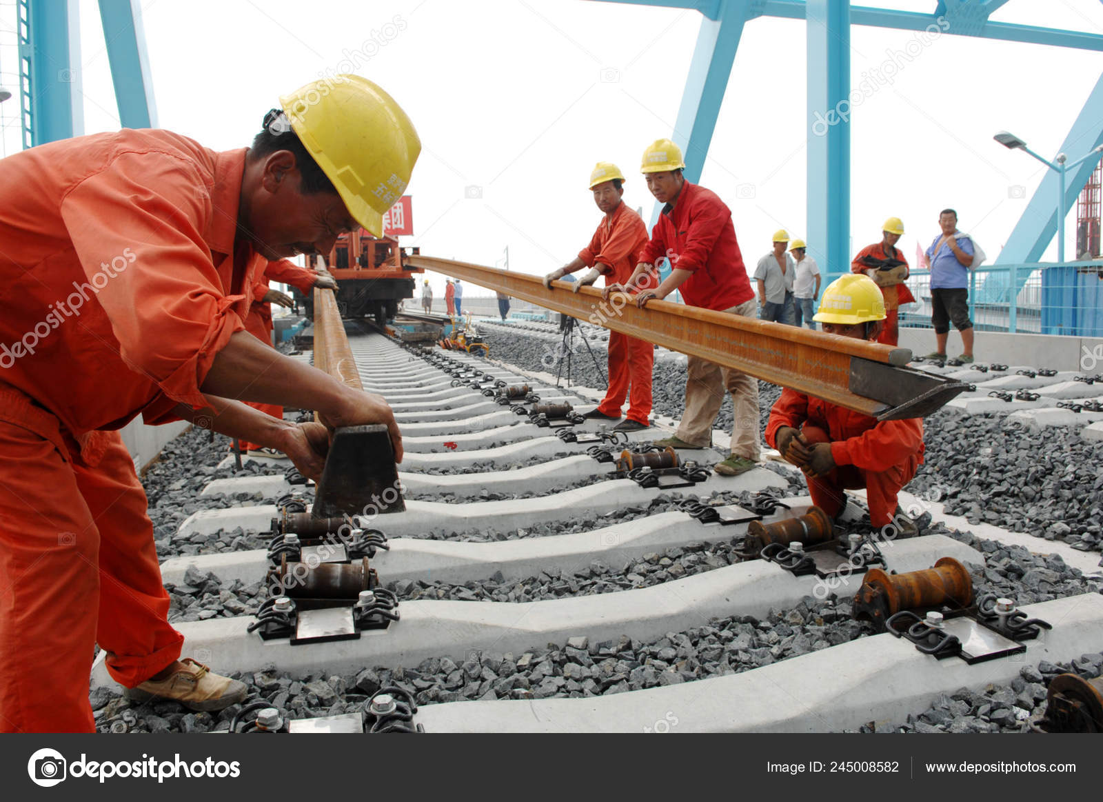 Chinese Construction Workers Lay Tracks Beijing Shanghai High Speed ...