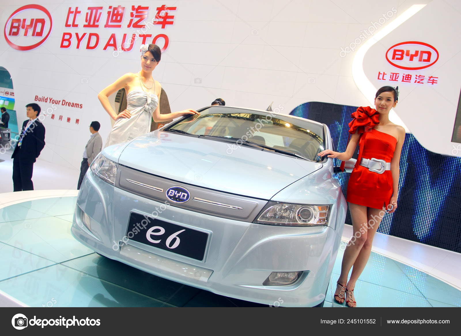 Models Pose Byd Electric Car 13Th Shanghai International Automobile ...