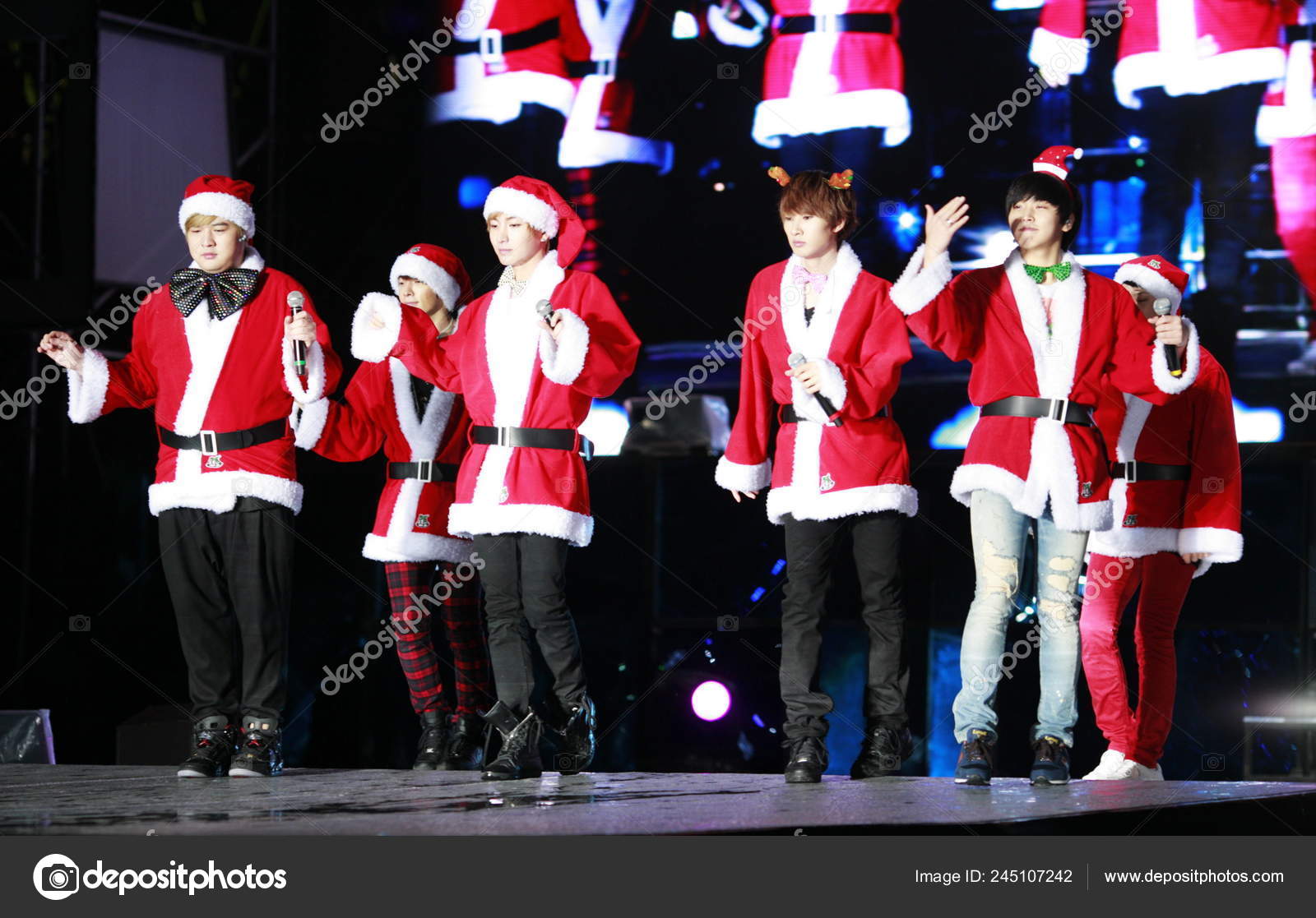 South Korean Pop Group Super Junior Dressed Santa Claus Costumes ...