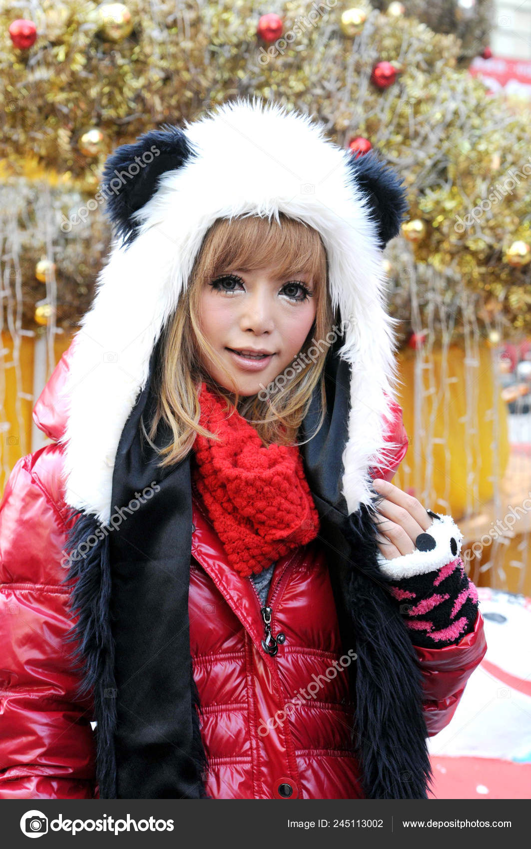 Japanese Star Hotaru Akane Attends Campaign Propagandize Prevention Aids Shanghai Stock