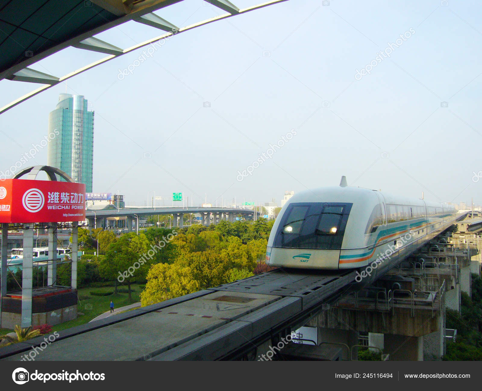 Maglev Transrapid Train Arrives Longyang Road Station Pudong Shanghai ...