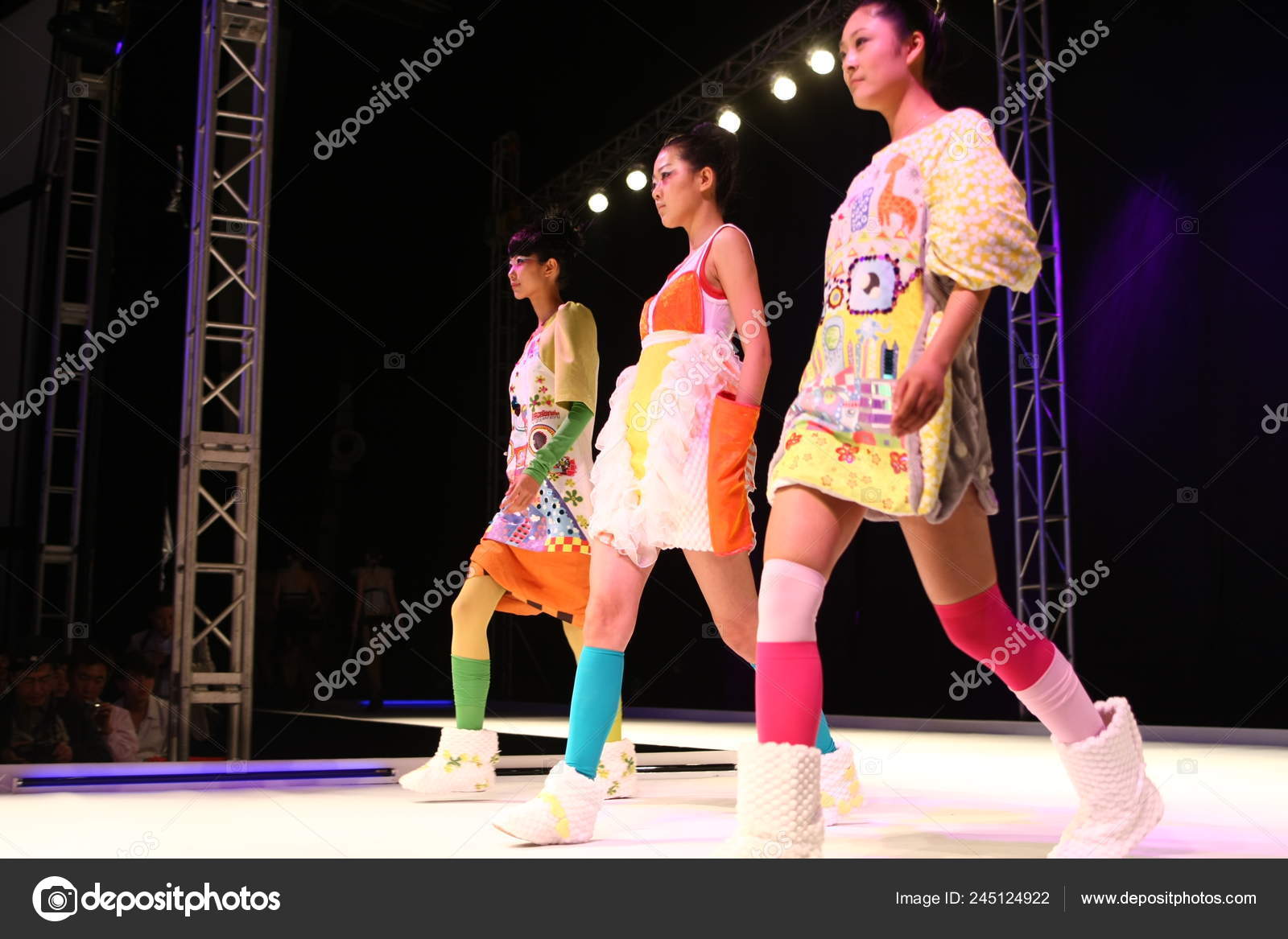 Chinese Models Parade Final 4Th Haining China Tricot Fashion Design ...