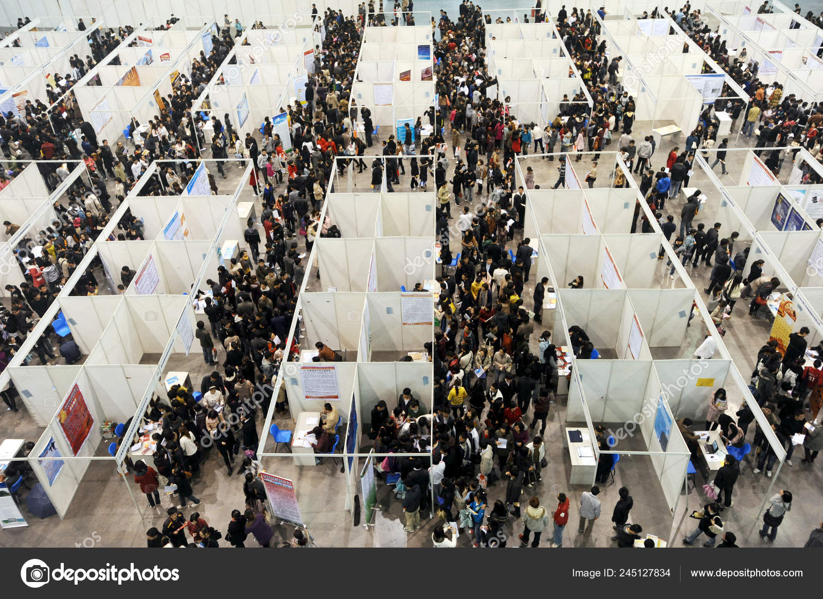 Chinese Graduates Crowd Booths Job Fair Wuhan City Central Chinas ...