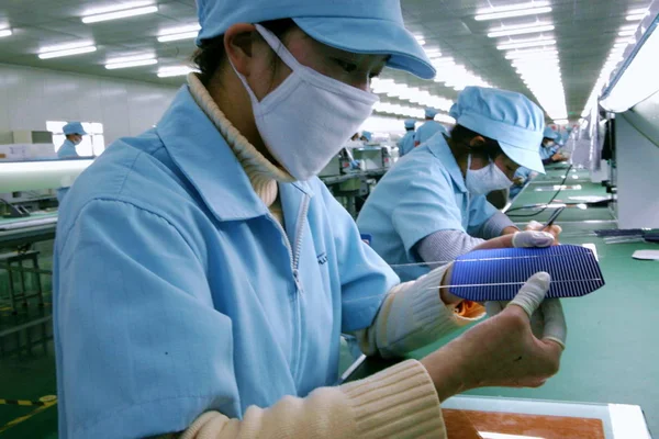 File Chinese Workers Produce Electronic Products Assembly Line Factory Huaying – Stock Editorial ...