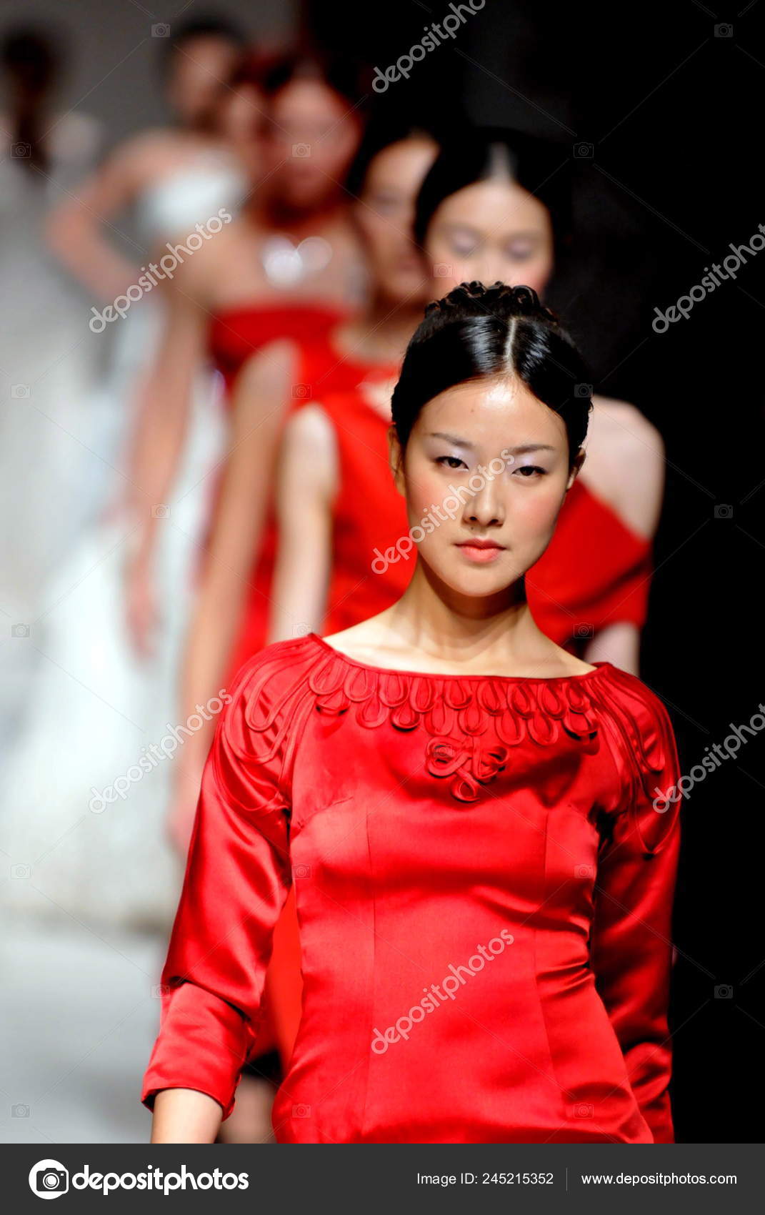 Models Parade Display Wedding Gowns Designed Jenny Vie Fashion Show ...