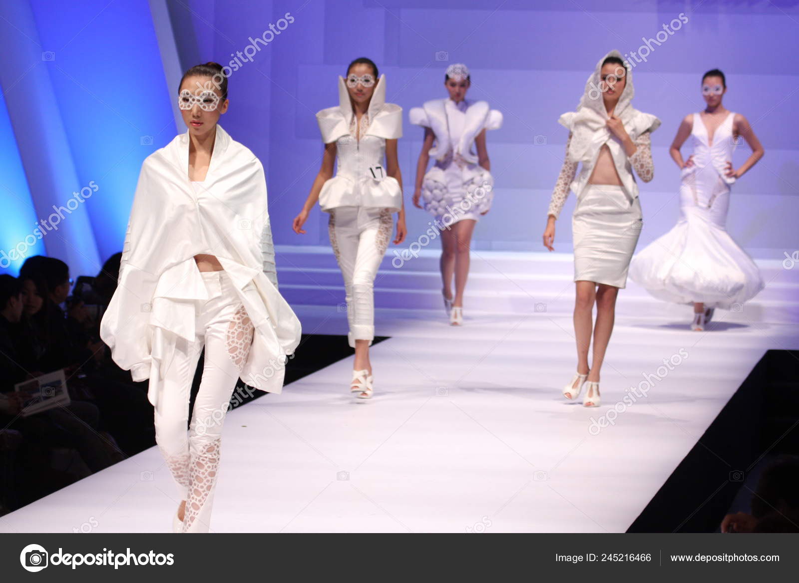 Models Parade Aimer Chinese Fashion House Invitational Contest Which ...