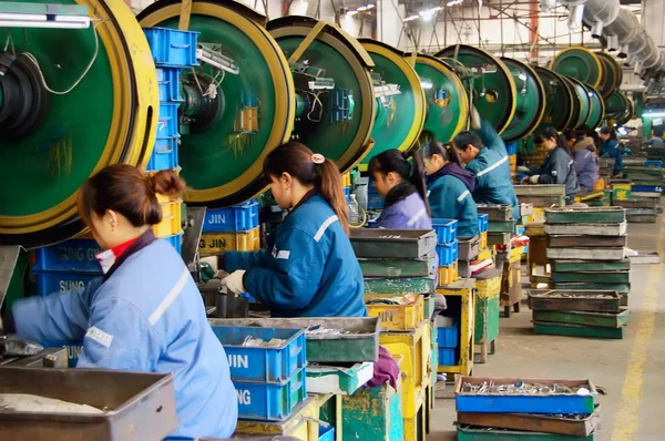 File Chinese Workers Produce Electronic Products Assembly Line Factory Huaying – Stock Editorial ...
