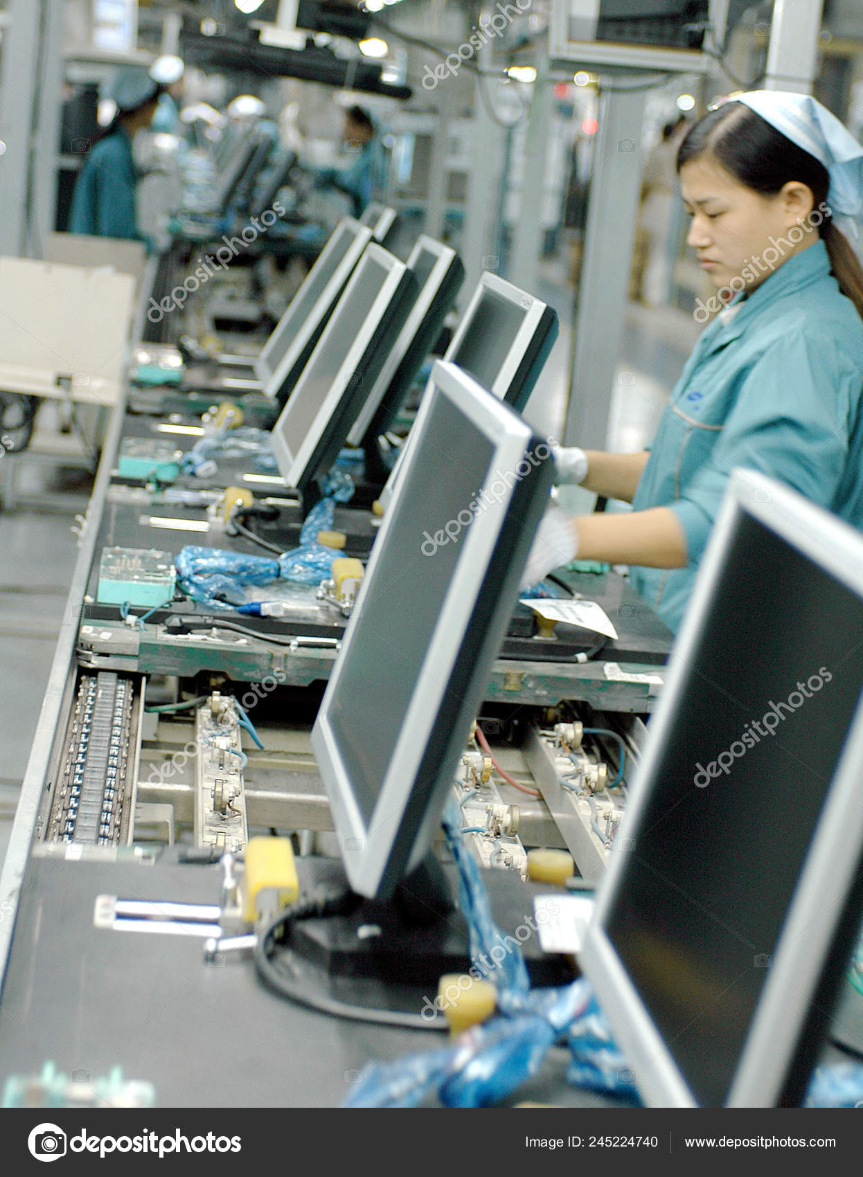 Chinese Workers Assemble Monitors Production Line Factory Samsung ...