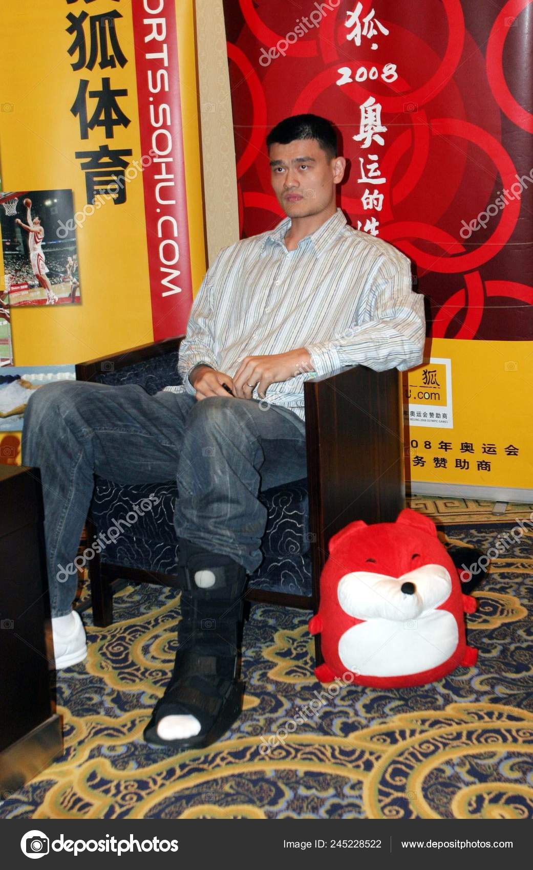 Yao Ming And Jackie Chan Yao Ming Back In A New Campaign Spot For