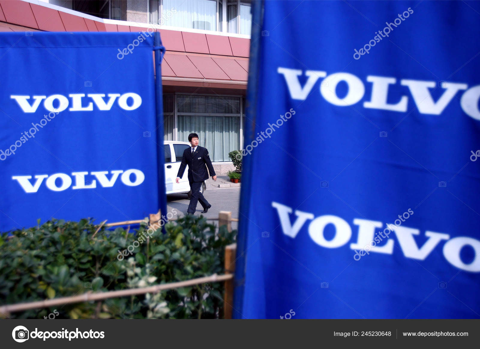 Chinese Man Walks Advertisements Volvo Beijing November 2006 – Stock ...