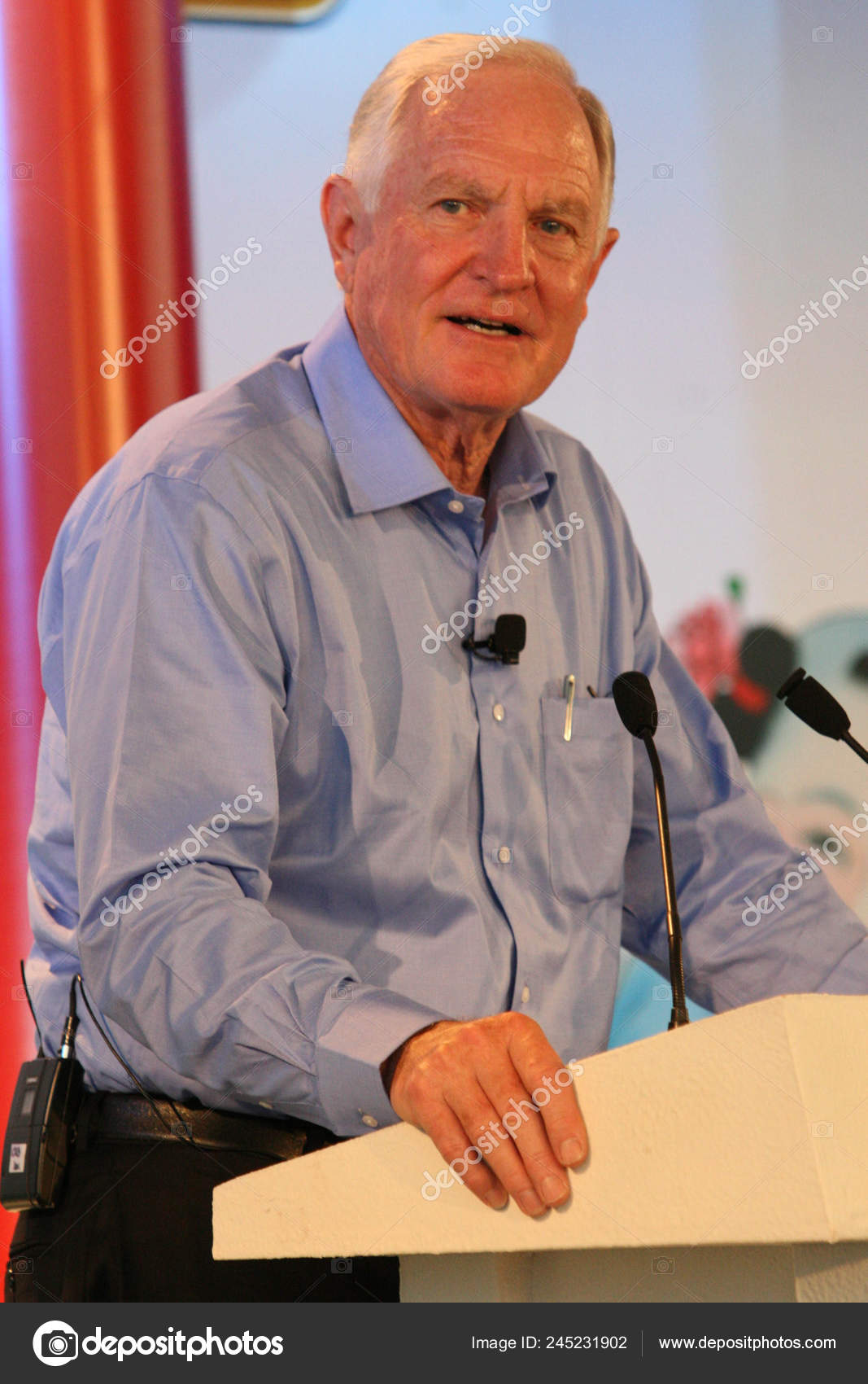 Craig Barrett Chairman Intel Computer Donation Ceremony Village Xuchang ...