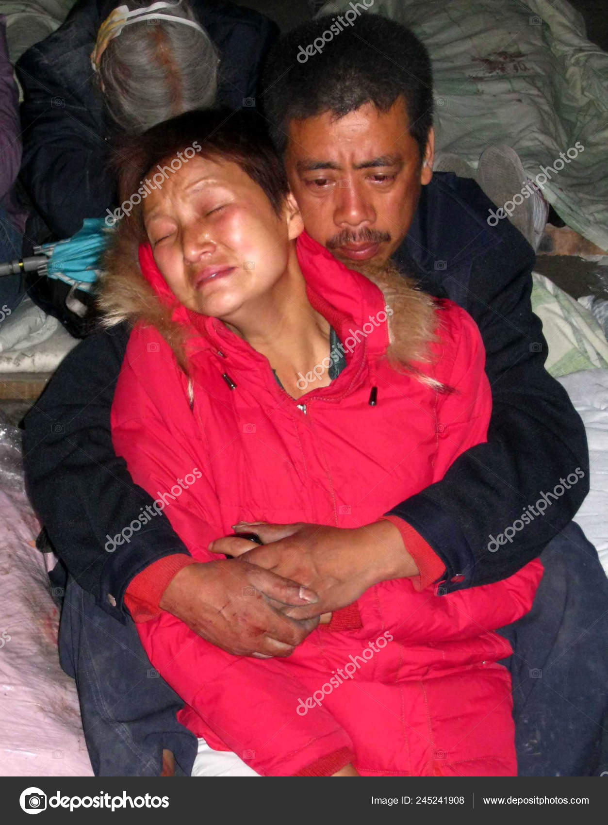 Chinese Couple Cry Child Who Killed Collapse Building Juyuan Middle ...