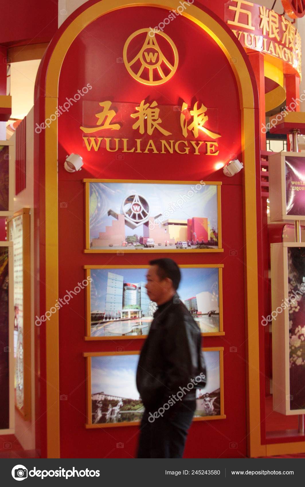 File Chinese Man Walks Stand Wuliangye Group Expo Beijing China – Stock Editorial Photo ...
