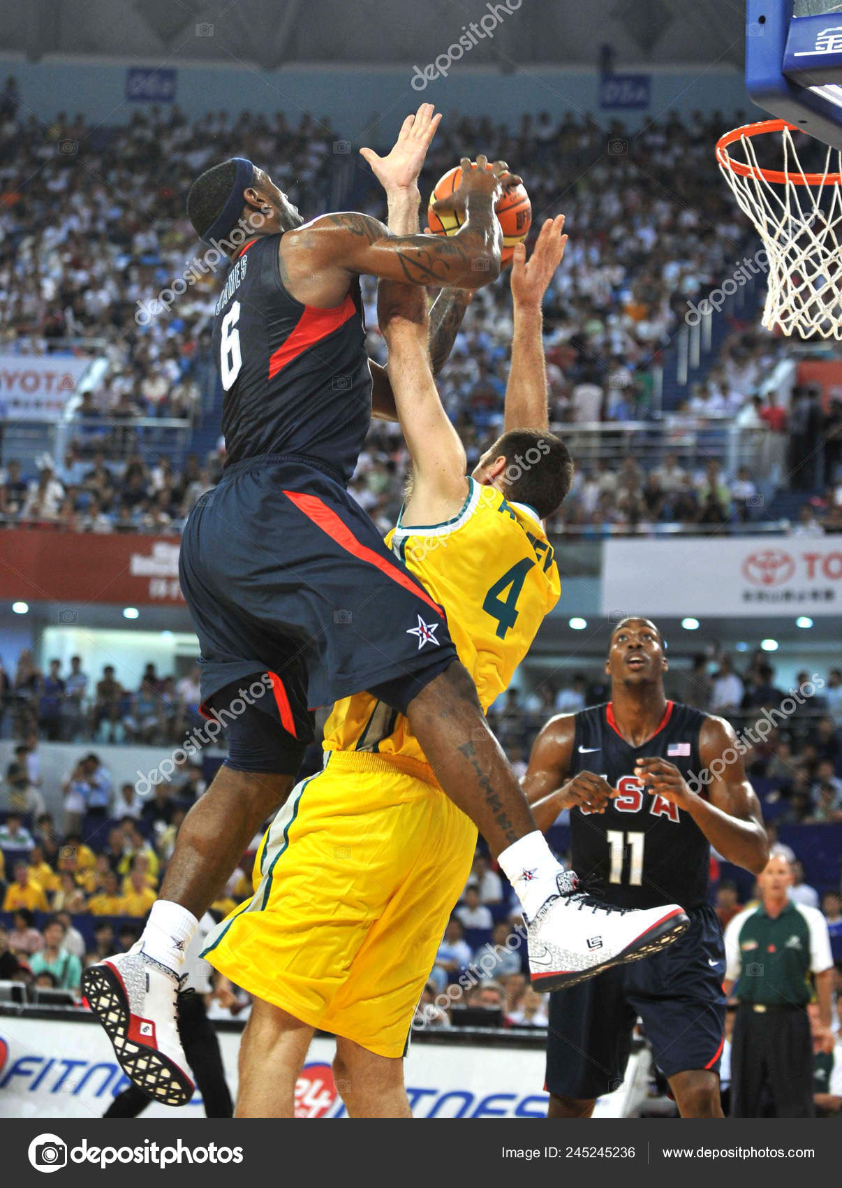Lebron James Left Usa Olympic Mens Basketball Team Tries Score – Stock ...