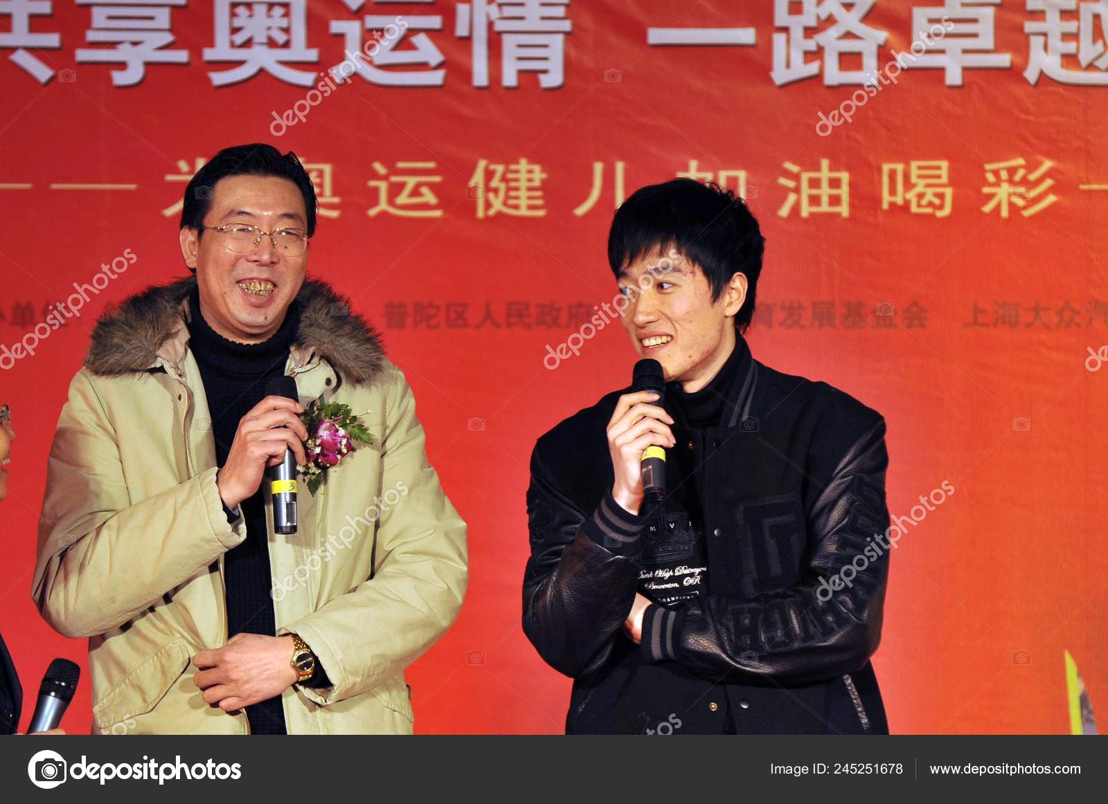 Liu Xiang 110 Metres Hurdles World Record Holder Zhu Jianhua — Stock ...